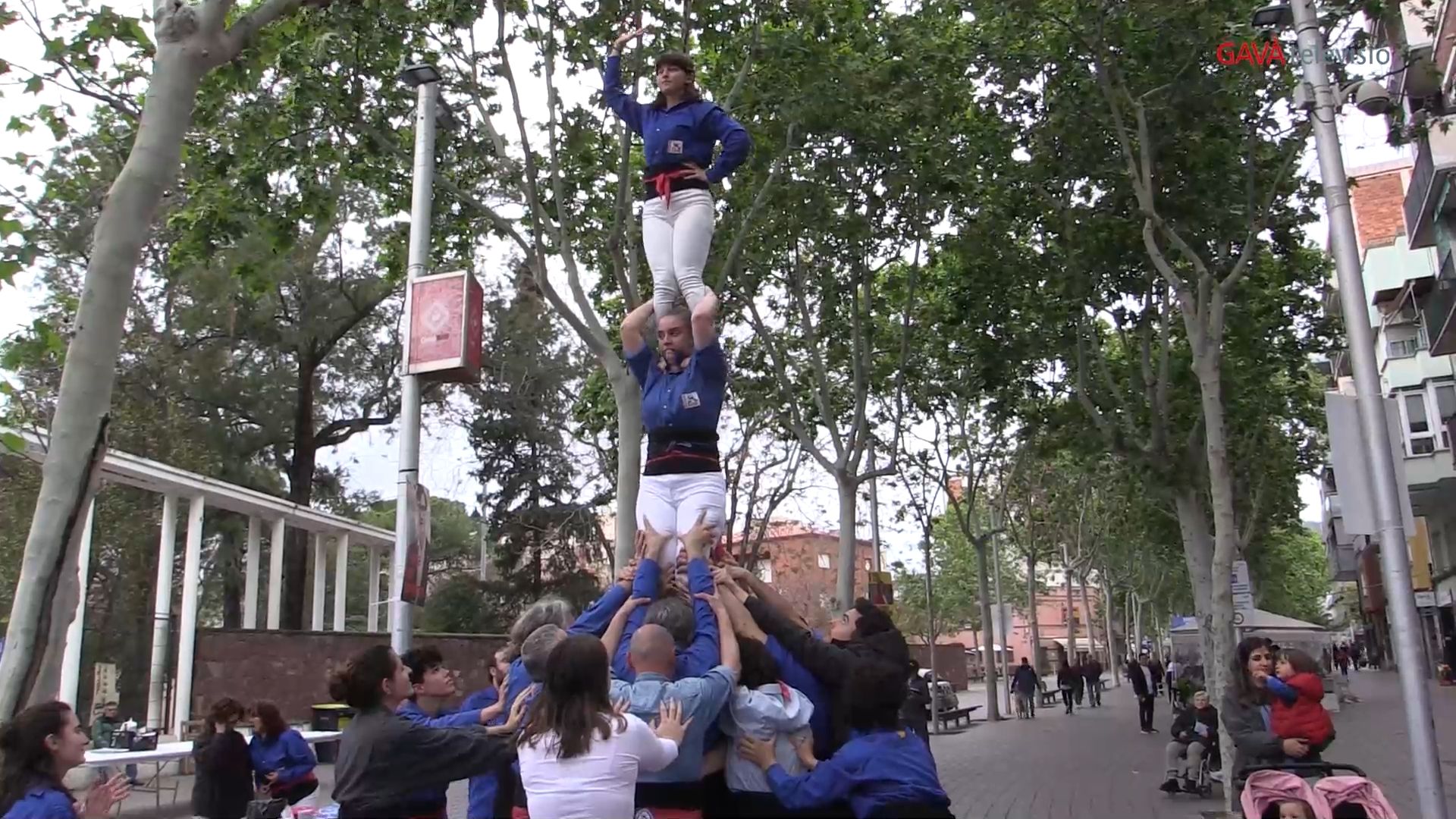 La colla castellera de Gavà celebra el desè aniversari · Gavà Televisió